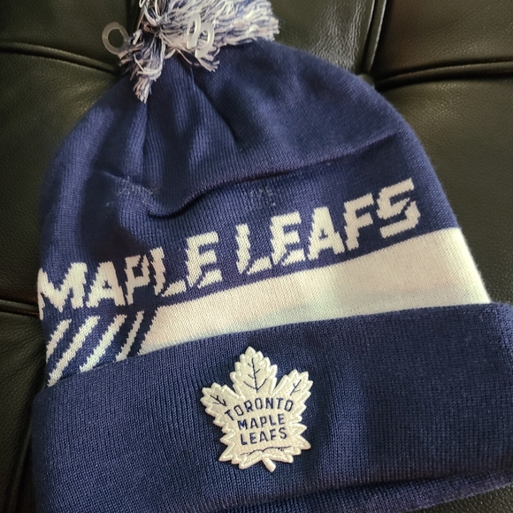 Fanatics | Accessories | Toronto Maple Leafs Toque | Poshmark